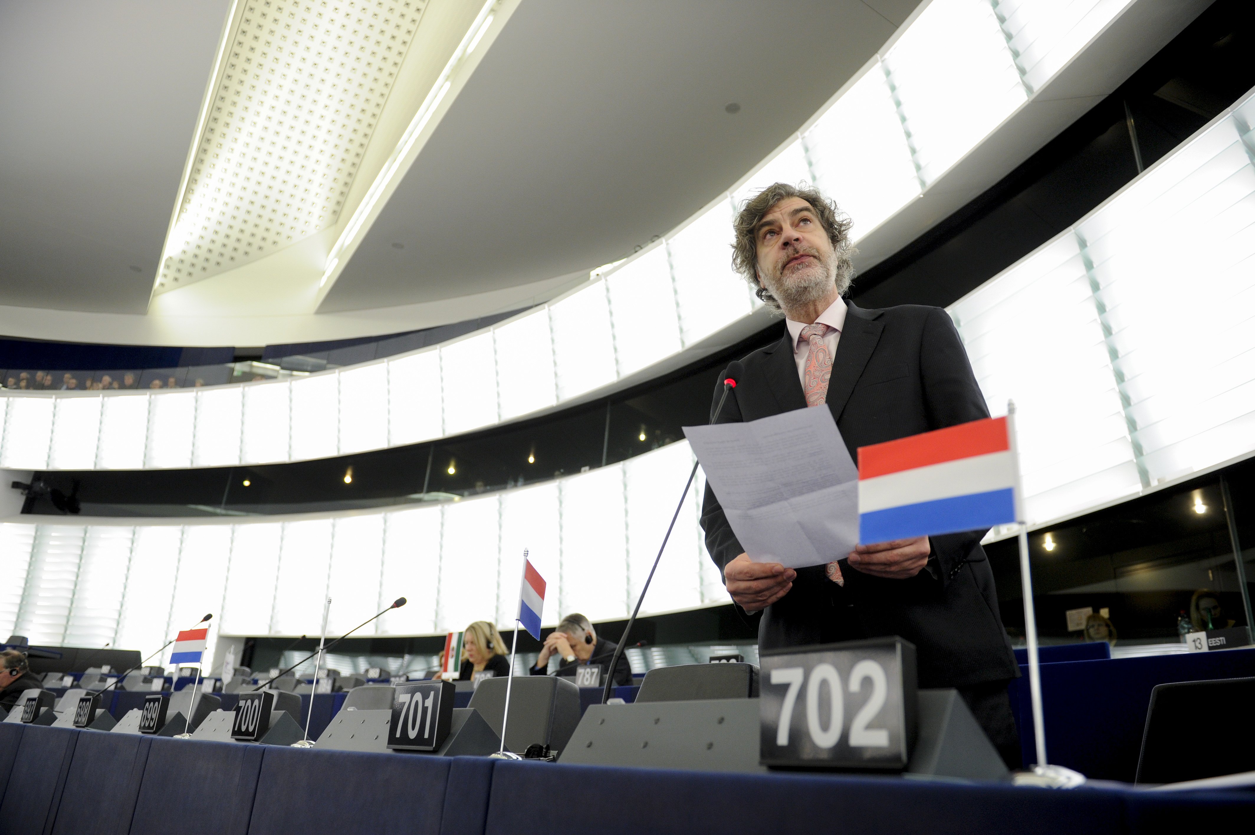 Marine Le Pen-Marcel de Graaff, un député européen peut en cacher un ...